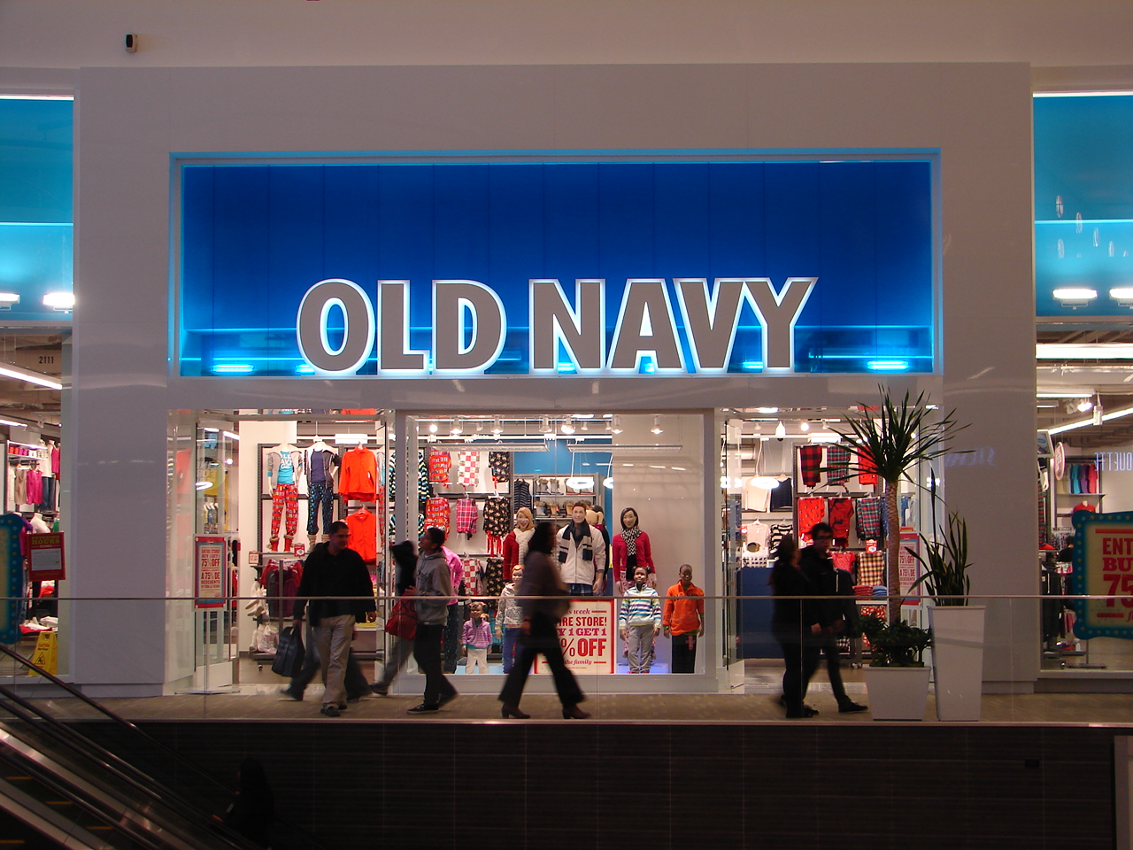 Old Navy | Art Sign and Design
